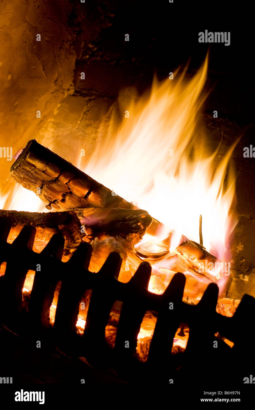 Roaring open log fire Stock Photo - Alamy