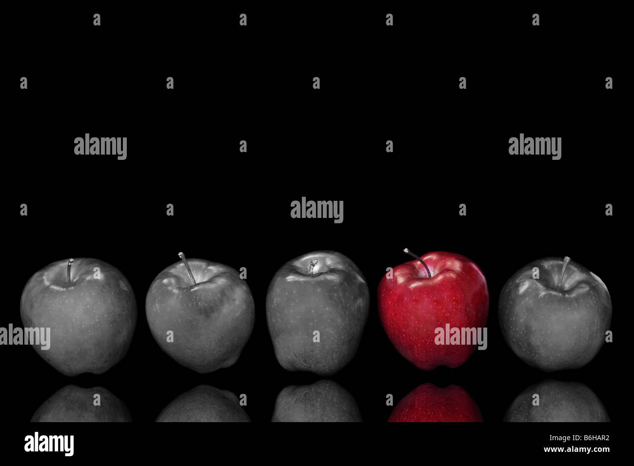 five apples in a row with selective colour applied Stock Photo - Alamy