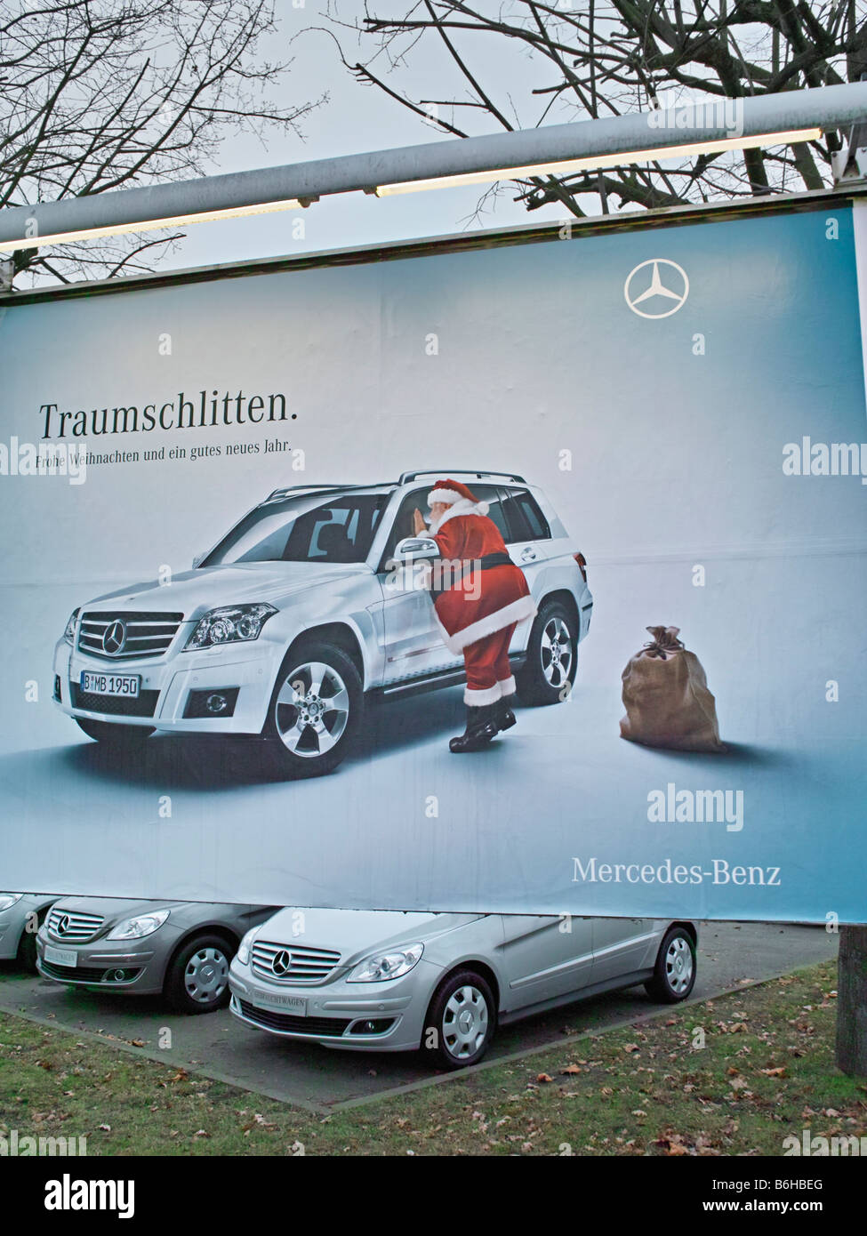 Mercedes benz advertisement hi-res stock photography and images - Alamy