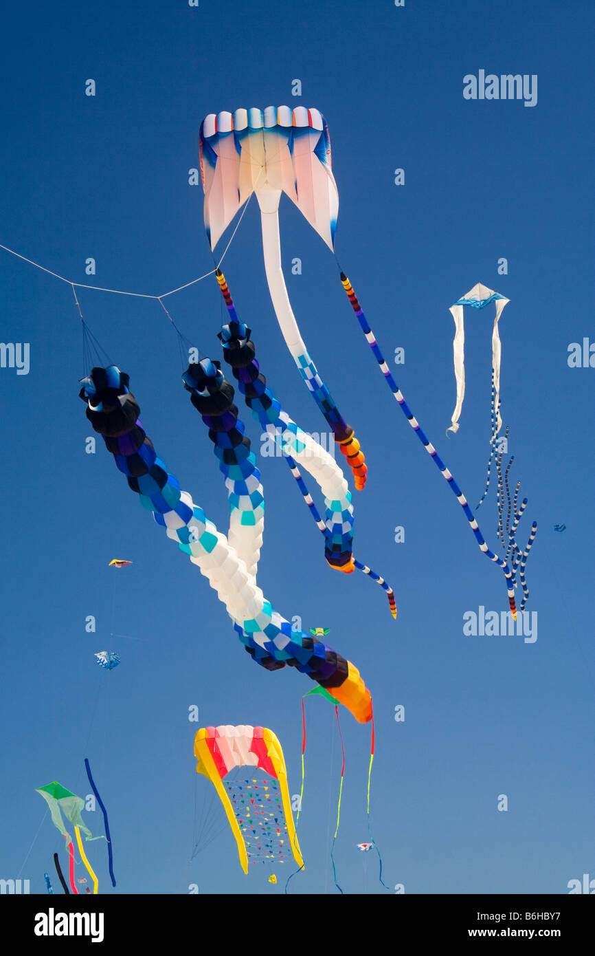 Windy day kite hi-res stock photography and images - Alamy