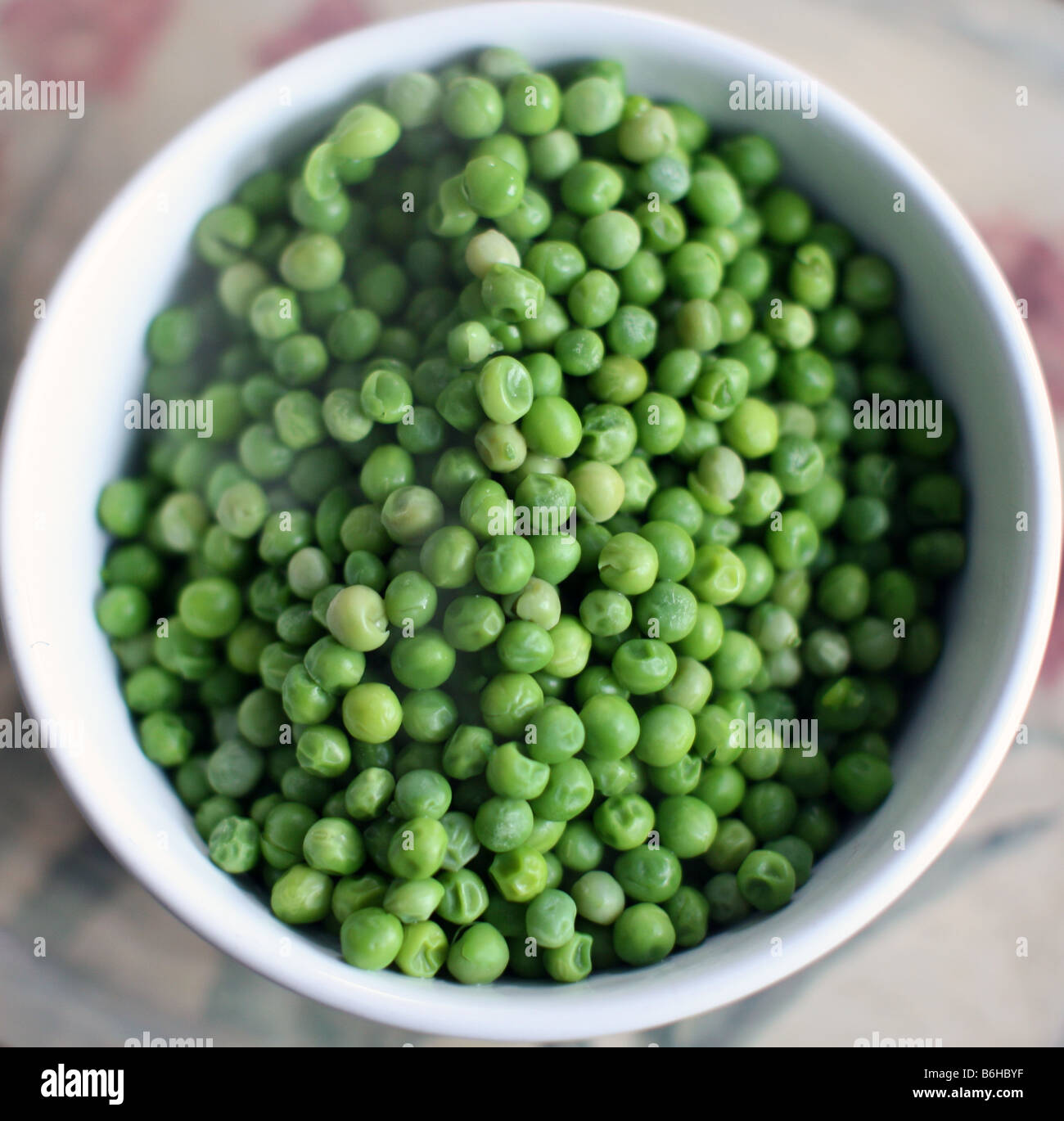 Cooked peas ready for serving Stock Photo - Alamy