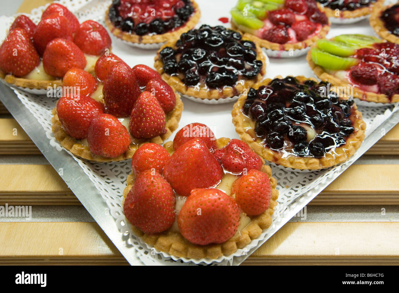 Mixed fruit tart hi-res stock photography and images - Alamy