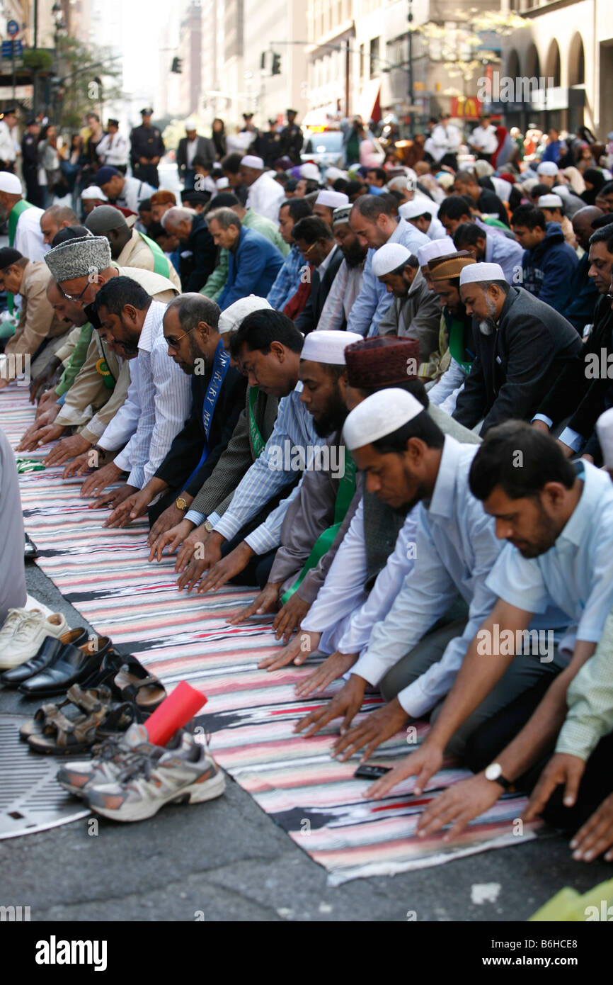 American Muslims Praying