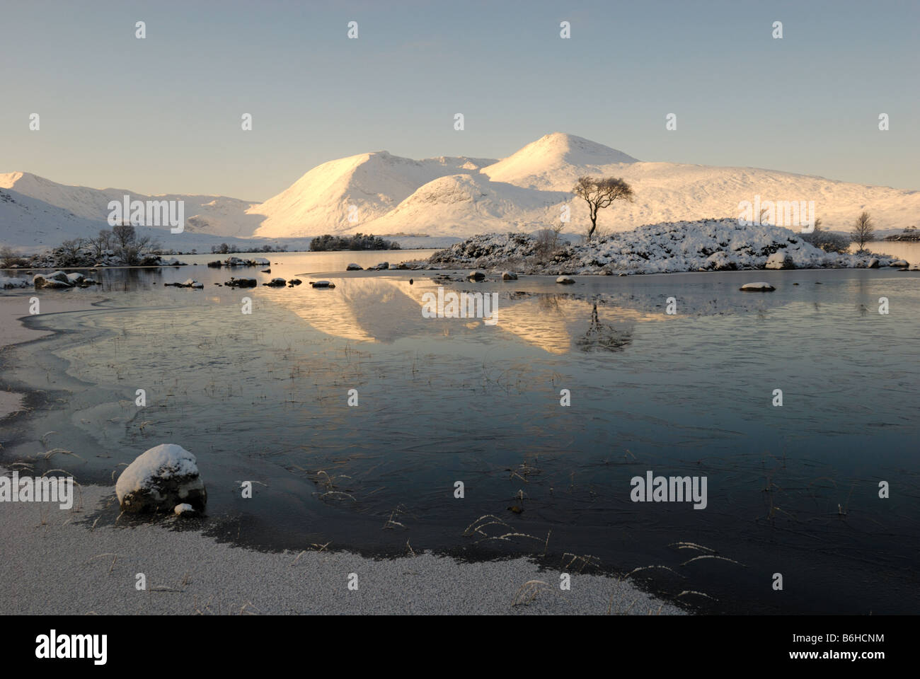 Loch rannoch snow hi-res stock photography and images - Alamy