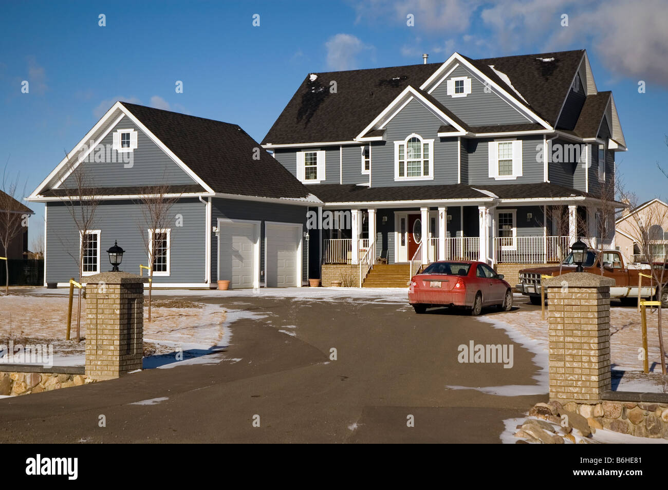 Two story home garage hi-res stock photography and images - Alamy