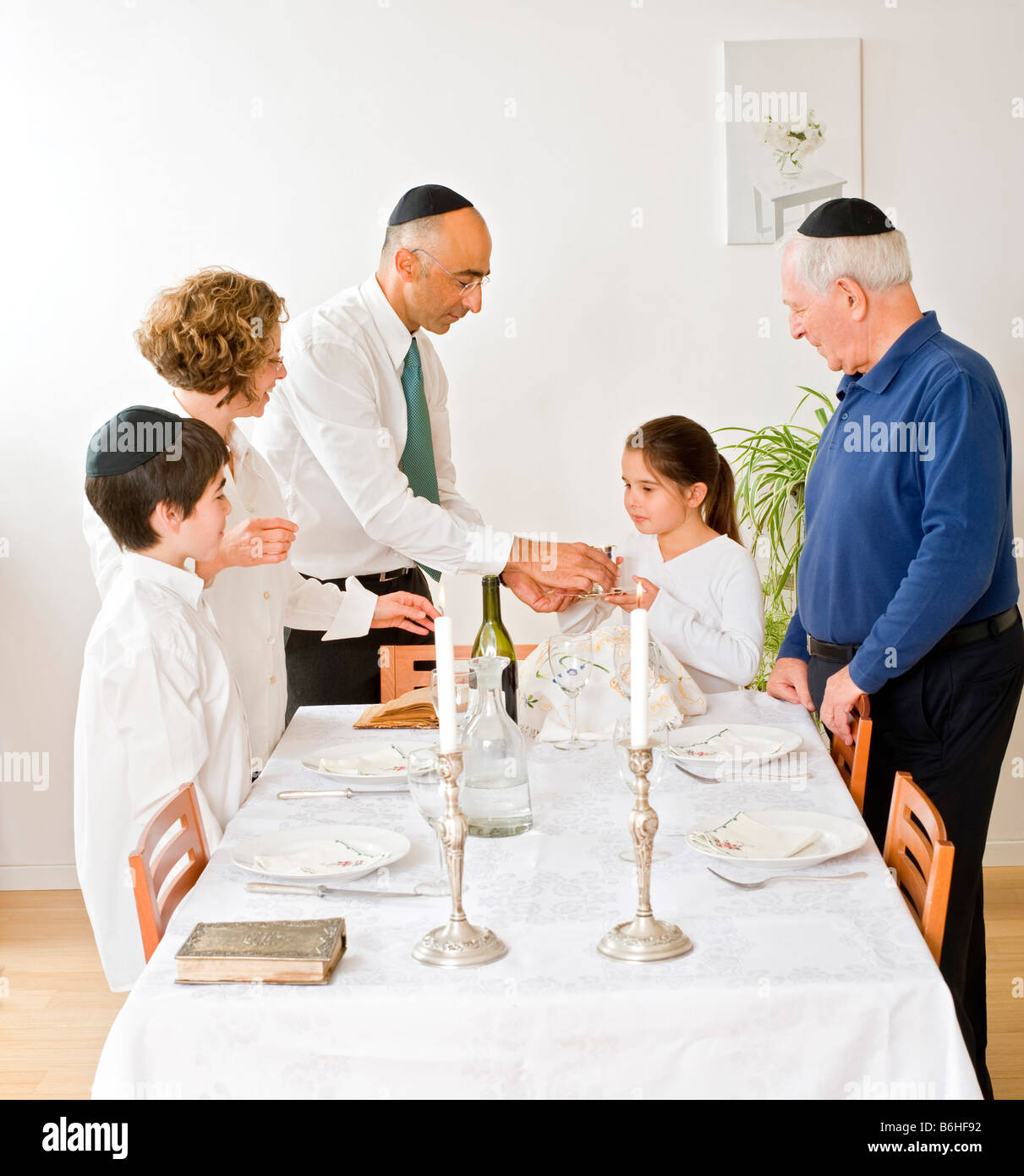 Jewish family dinner hi-res stock photography and images - Alamy