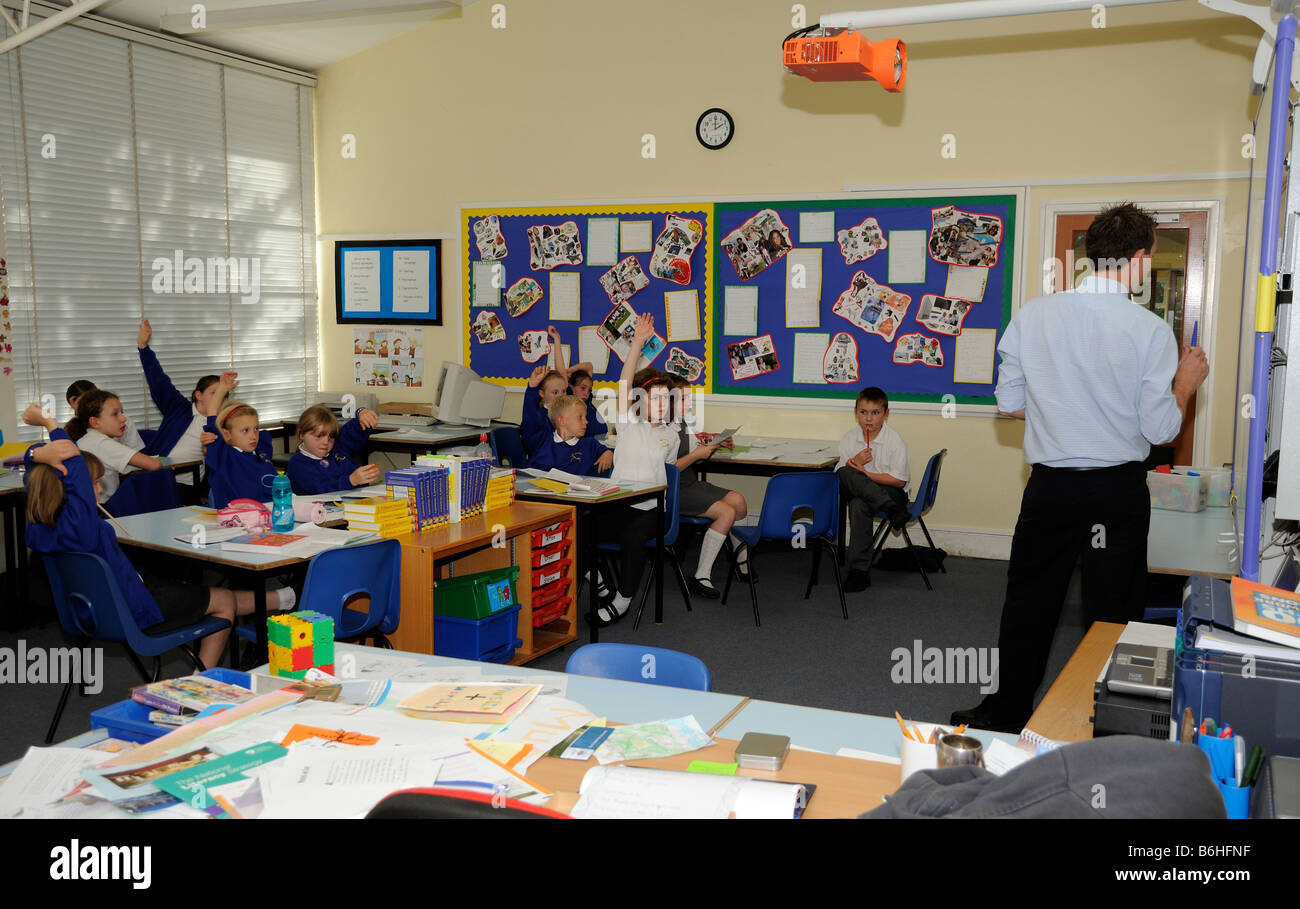 Primary school pupils hi-res stock photography and images - Alamy