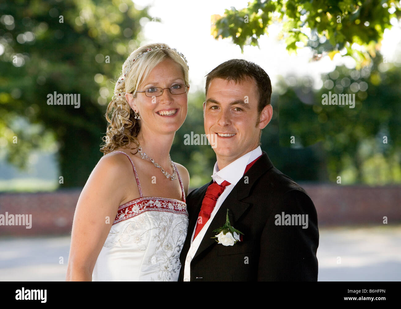 Head & shoulders portrait of English wedding couple on sunny afternoon ...