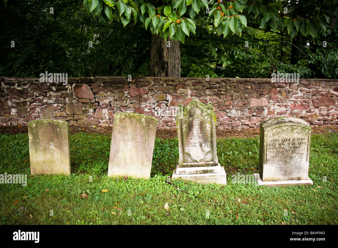Gravestone 1700s hi-res stock photography and images - Alamy