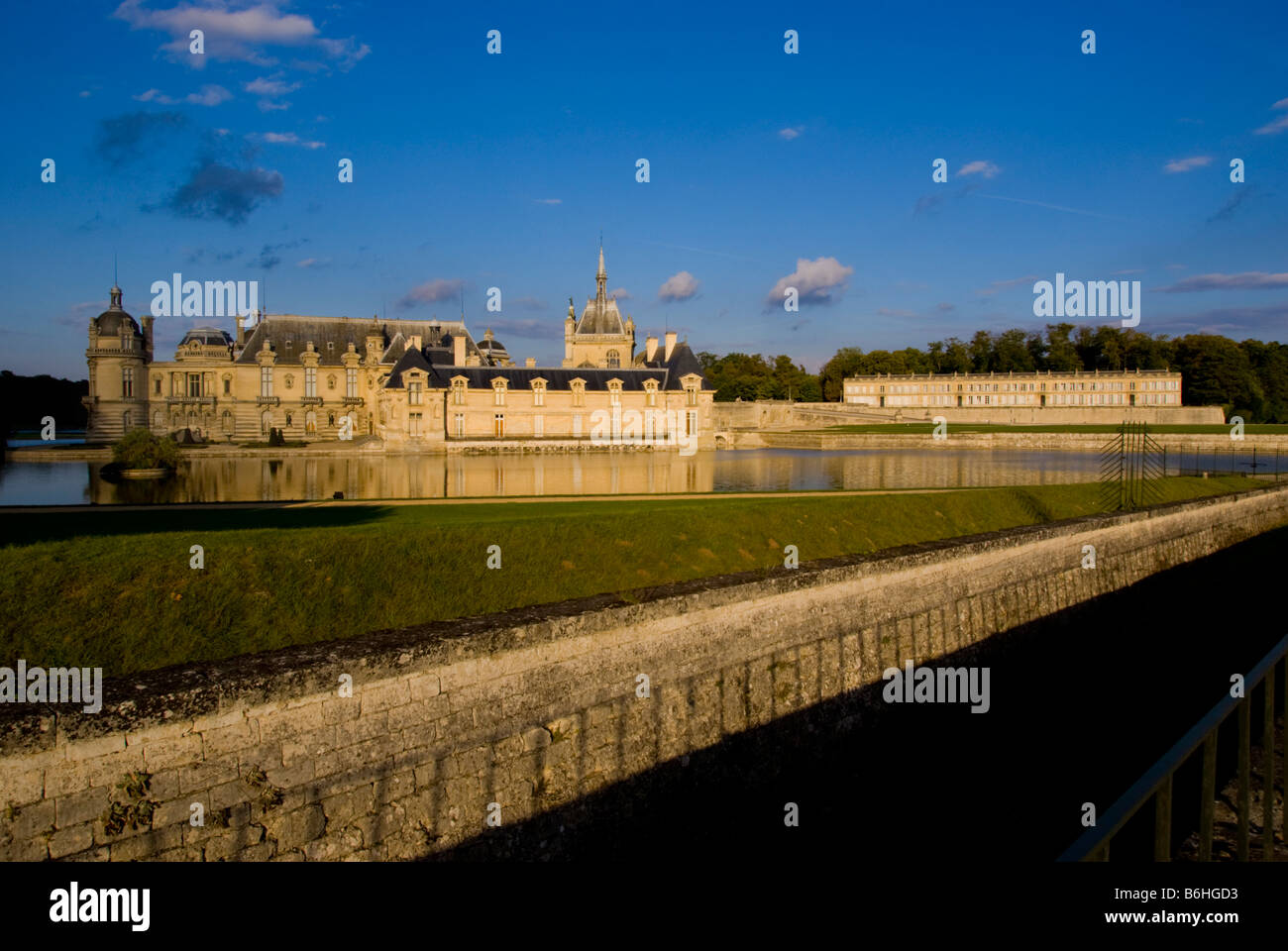 Palais de chantilly hi-res stock photography and images - Alamy