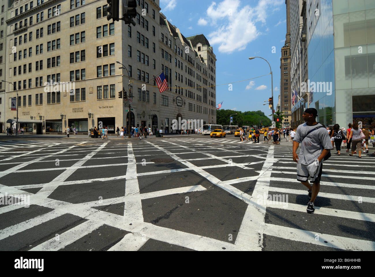 Crossing 57th street hi-res stock photography and images - Alamy