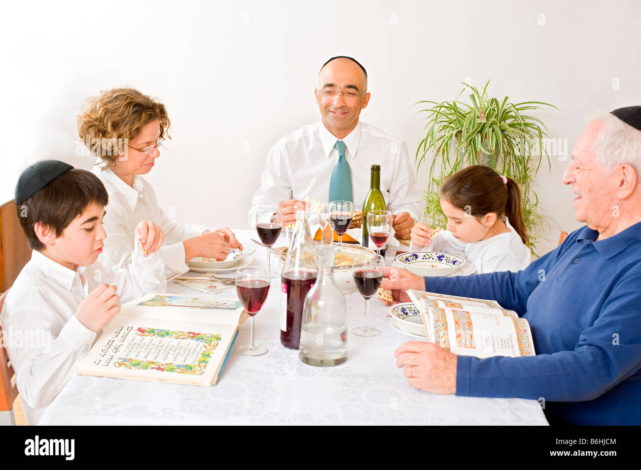 jewish family in seder celebrating passover Stock Photo - Alamy