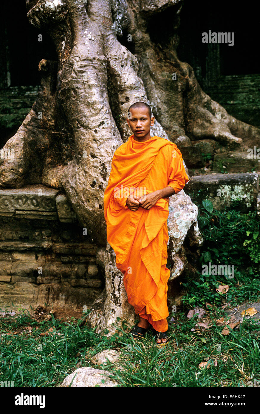 Khmer temple monk saffron robes wat hi-res stock photography and images ...
