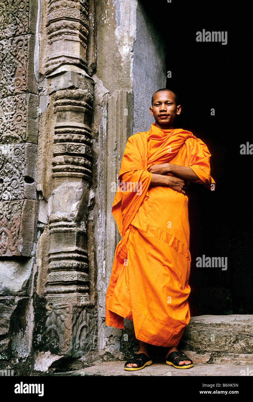 Khmer temple monk saffron robes wat hi-res stock photography and images ...