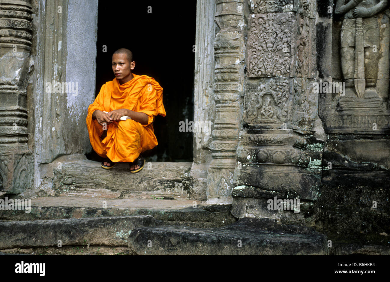 Khmer temple monk saffron robes wat hi-res stock photography and images ...