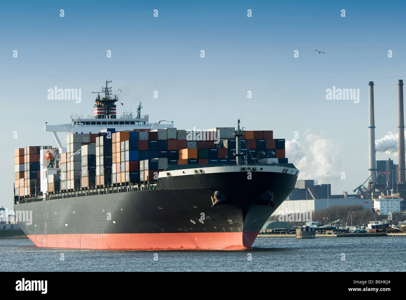 Big ship passage hi-res stock photography and images - Alamy