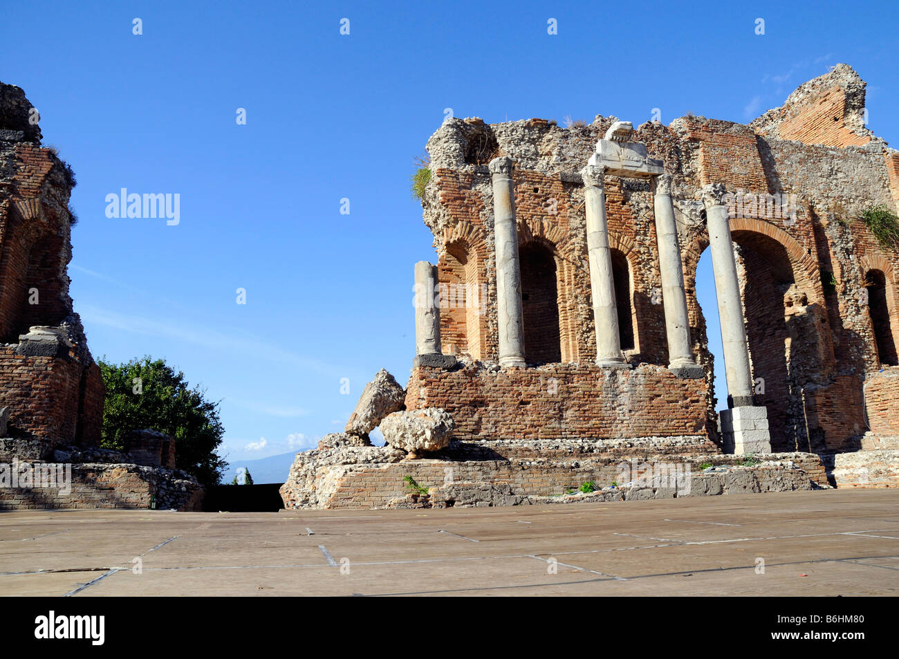 The Ancient Greek Theatre with Mount Etna behind in Taormina in Sicily ...