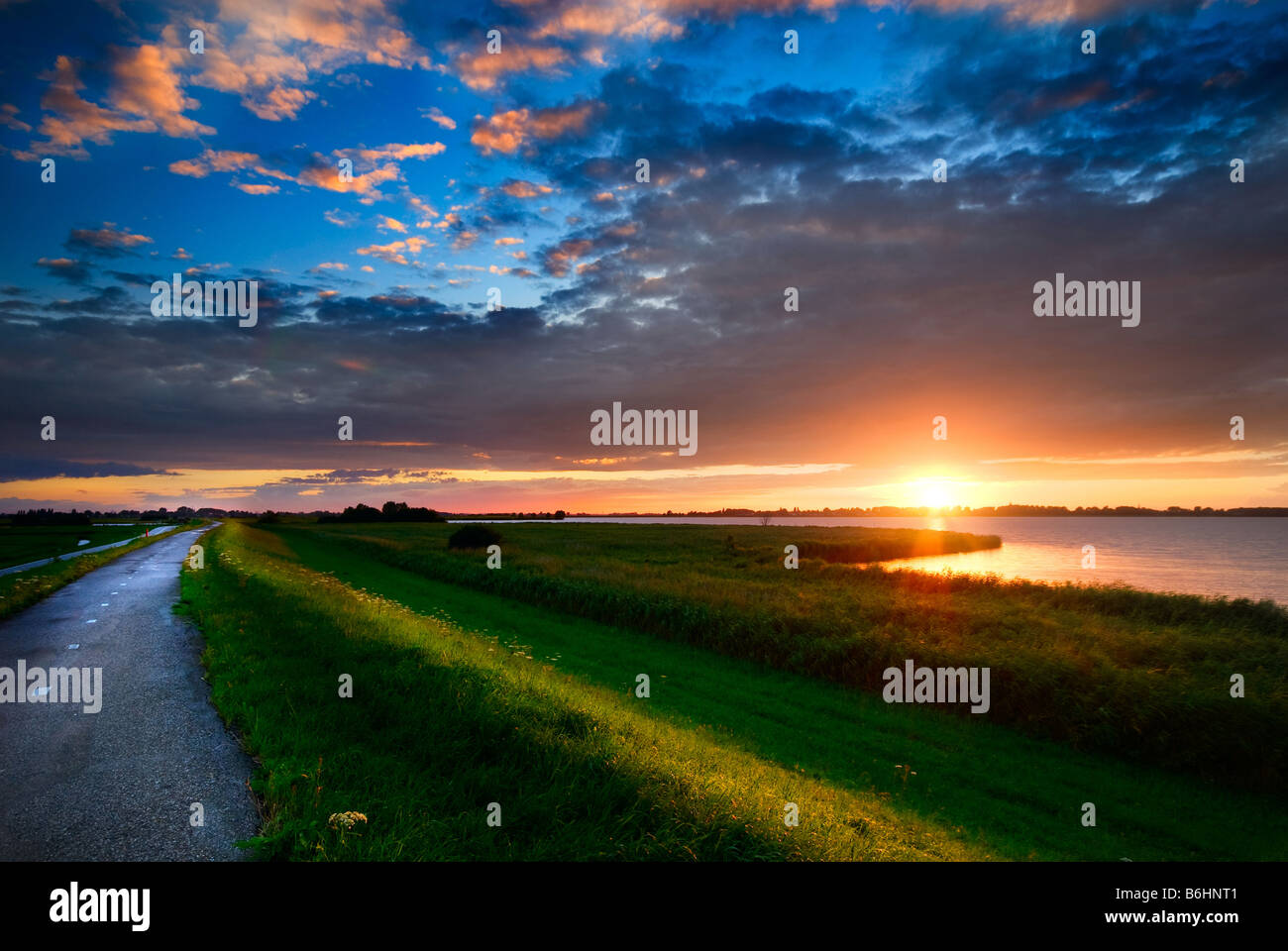Idyllic country sunset hi-res stock photography and images - Alamy