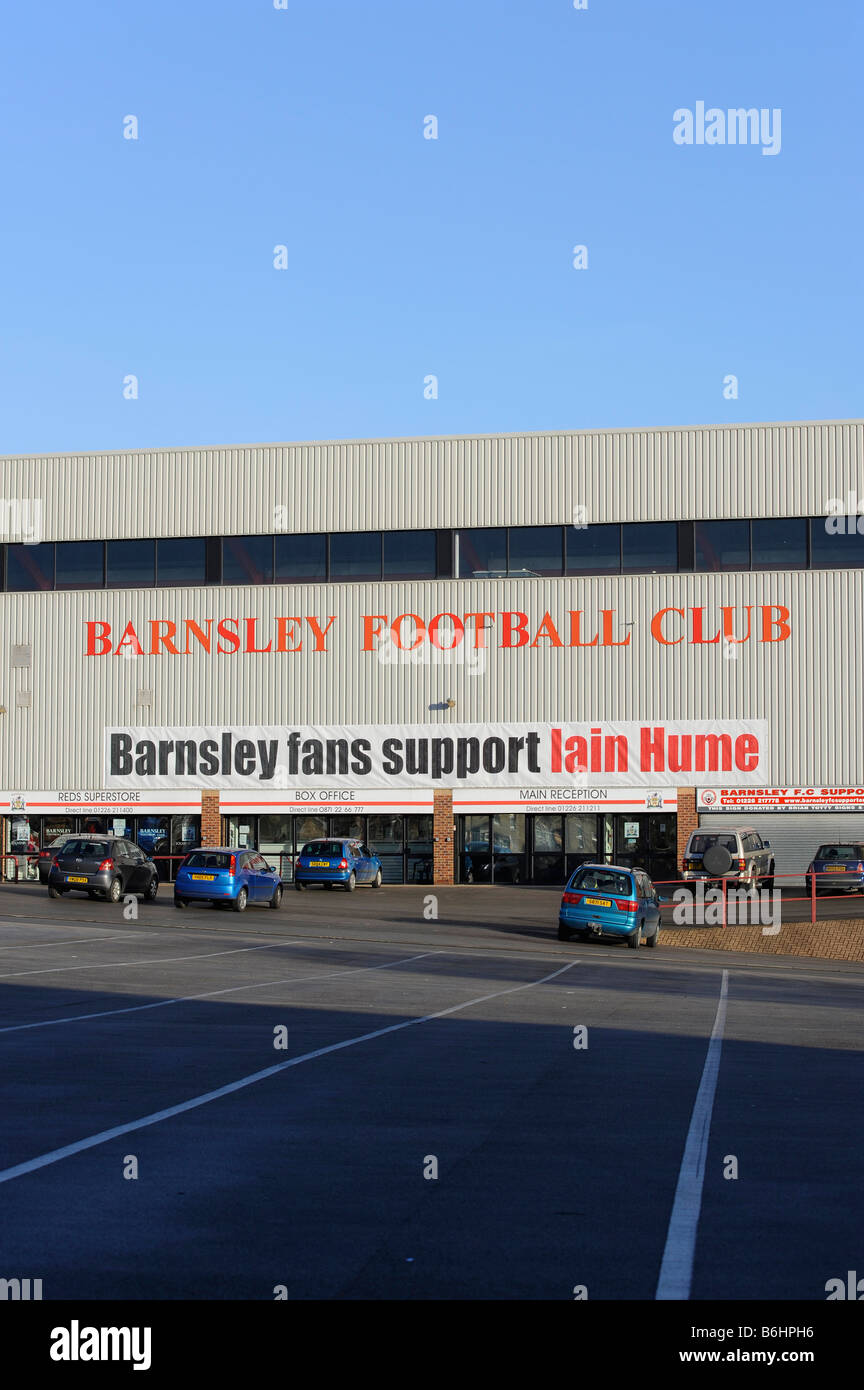 Barnsley fc hi-res stock photography and images - Alamy