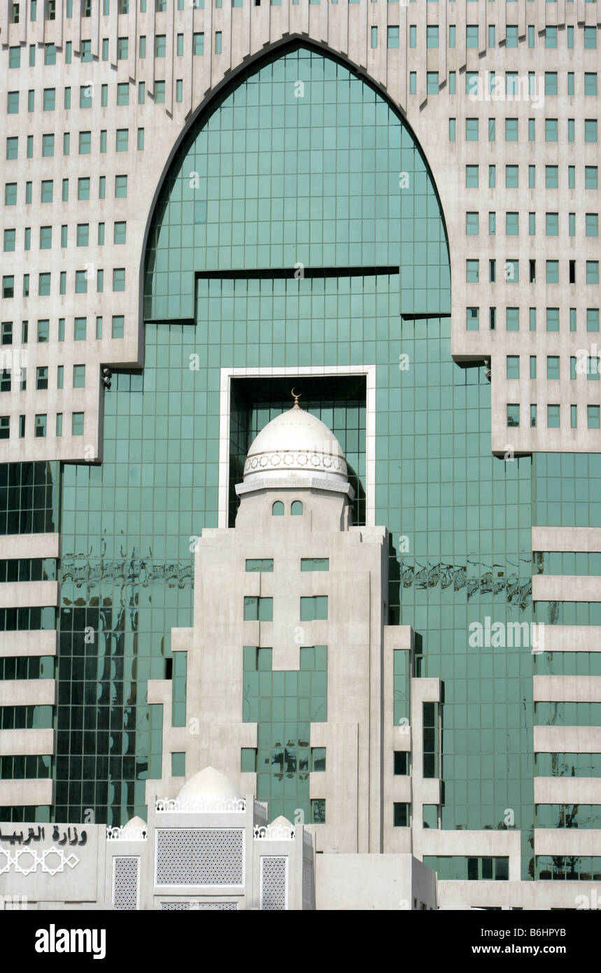 QAT, Qatar: Doha, erection of new high-rise buildings, northern shore ...