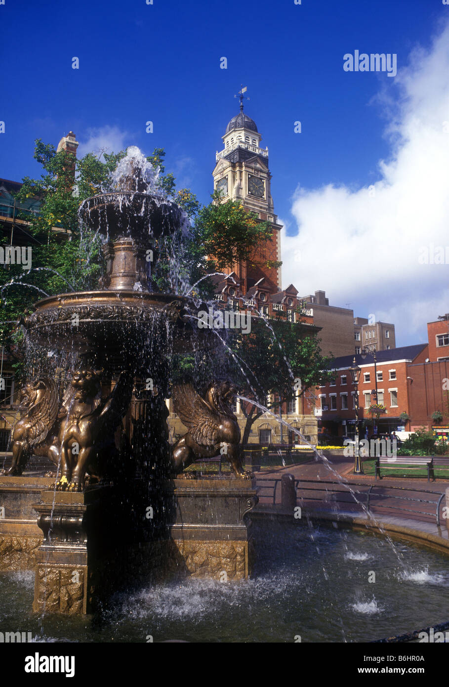 Leicester - Fountain in Town Hall square Stock Photo - Alamy
