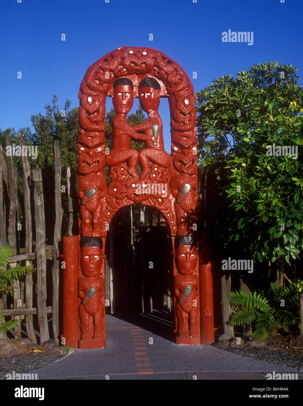 Maori entrance gate hi-res stock photography and images - Alamy