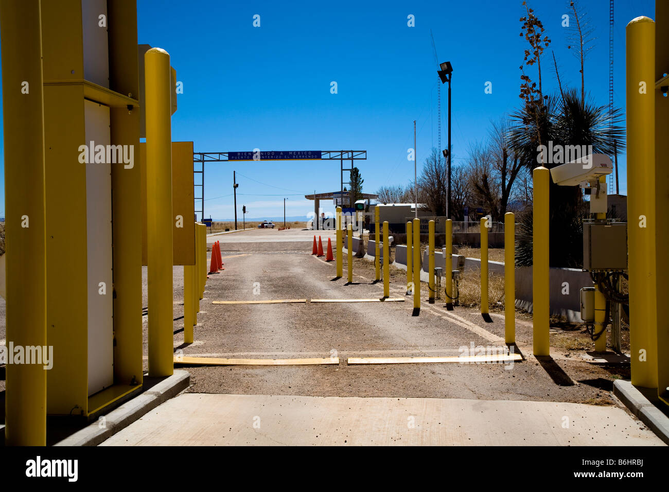Mexico us border checkpoint hi-res stock photography and images - Alamy