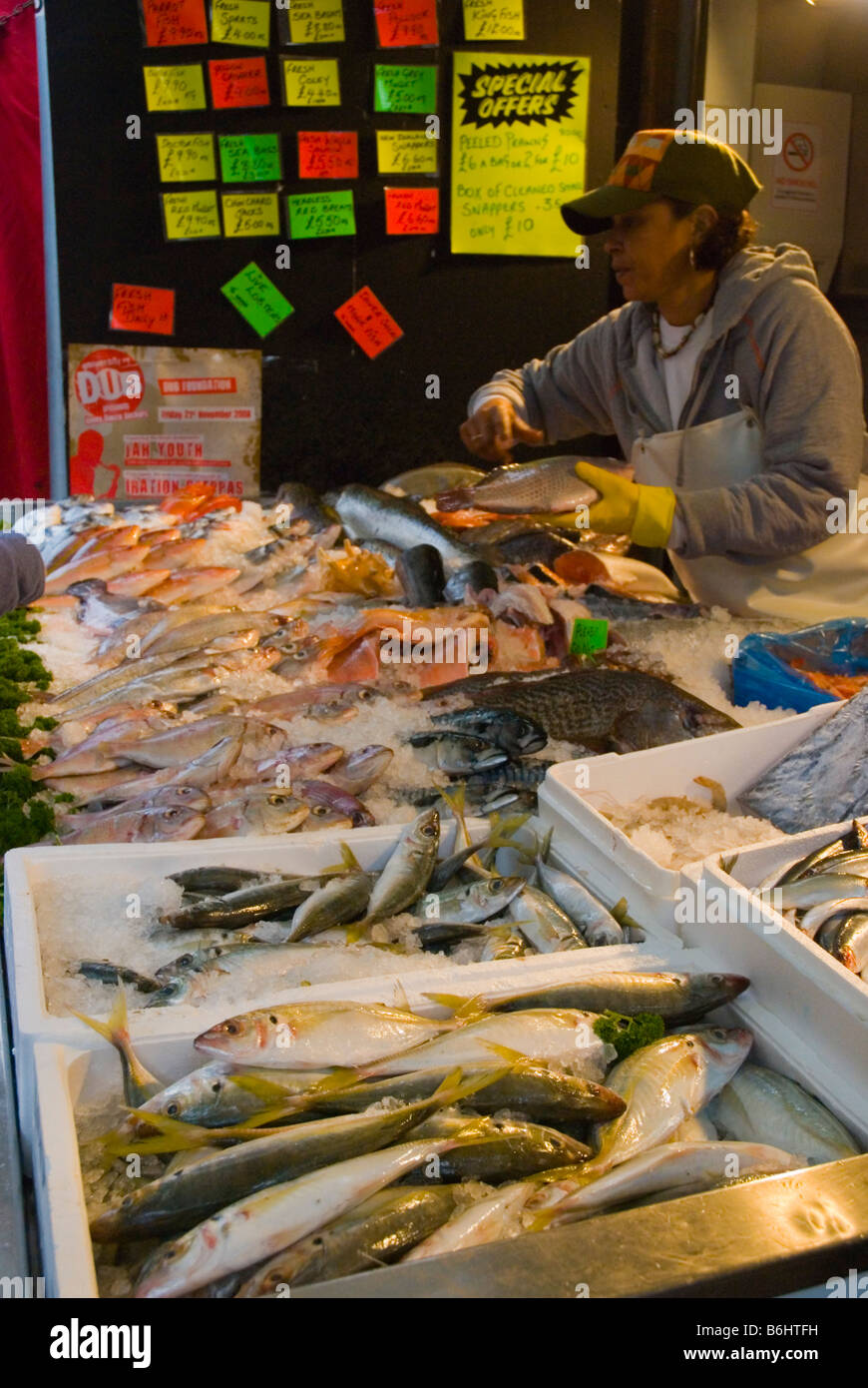 Fish shop stall store market hi-res stock photography and images - Alamy