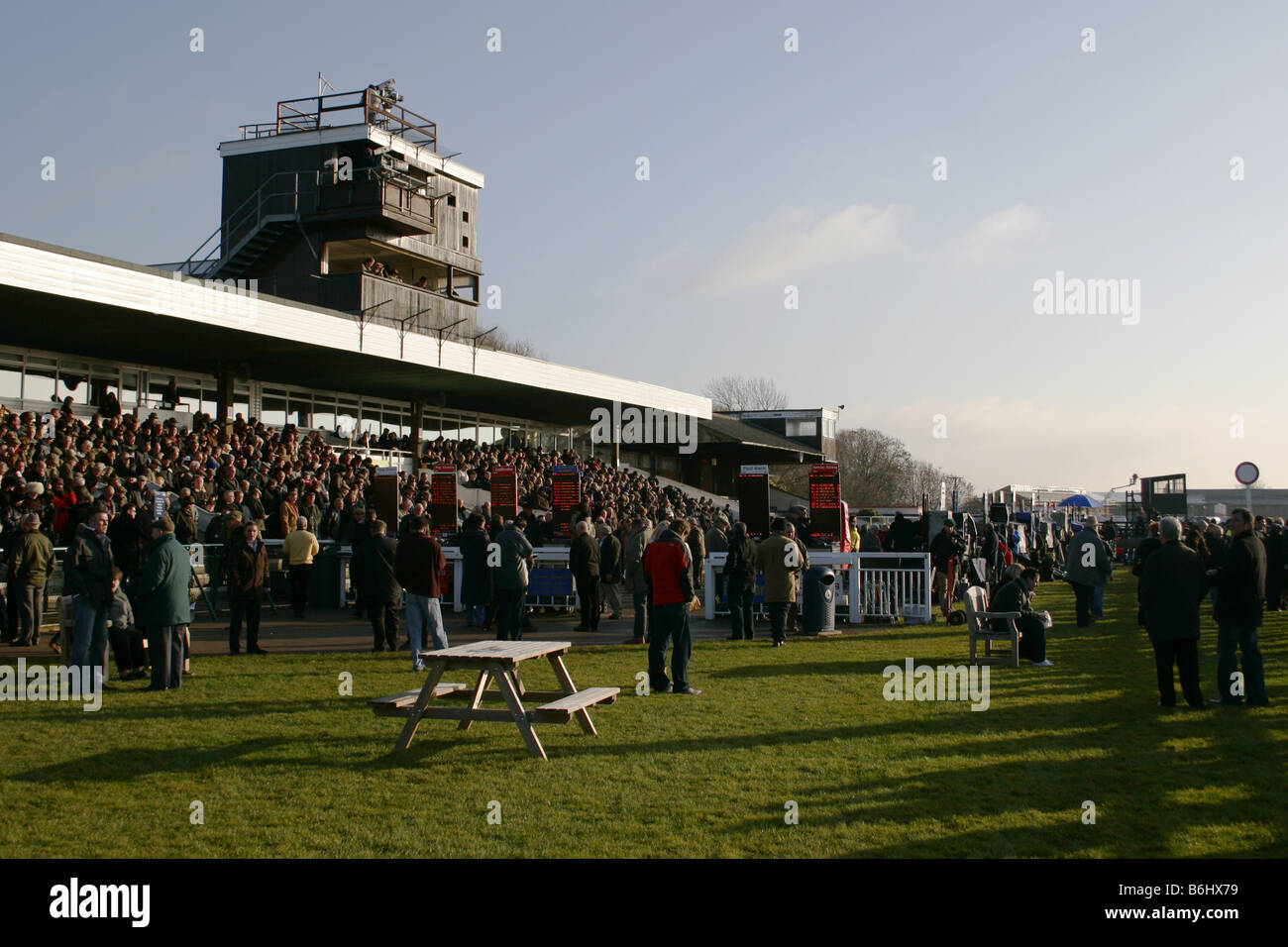 Bookie racecourse hi-res stock photography and images - Alamy