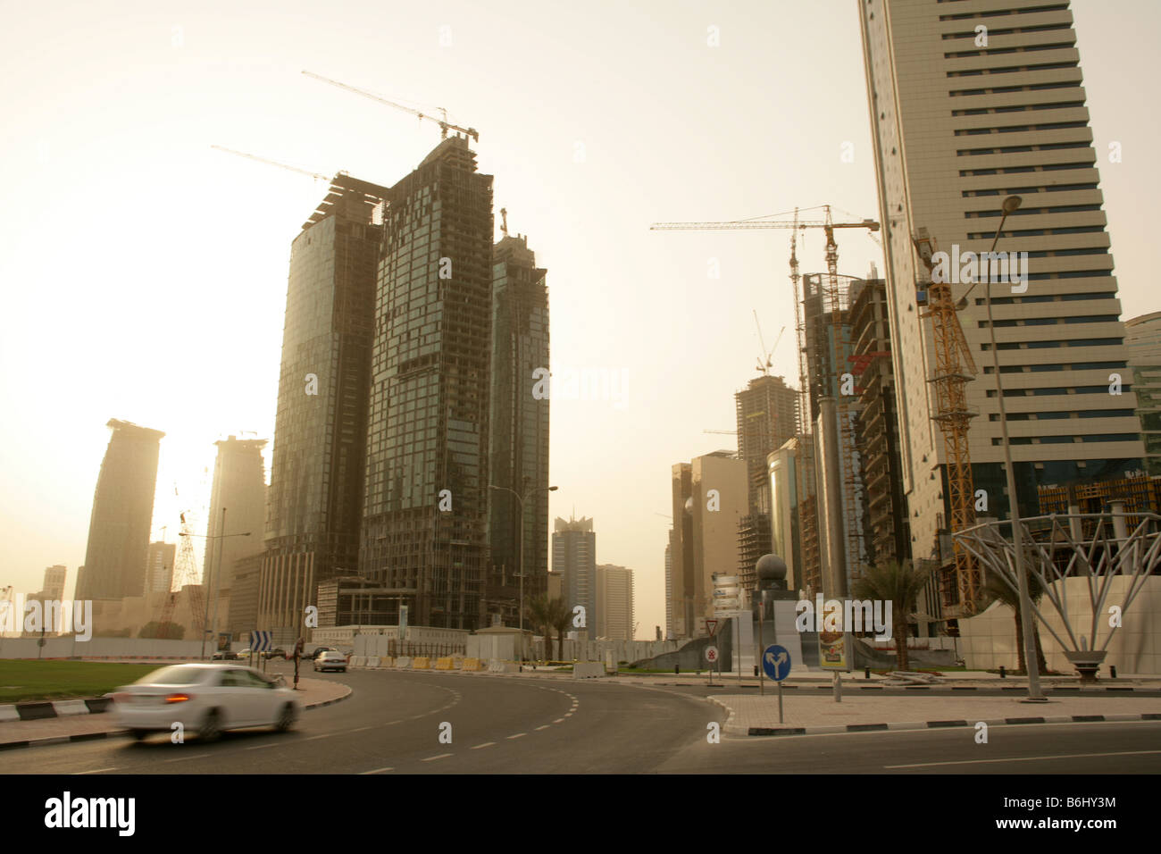 Construction of high-rise buildings in Doha, Qatar Stock Photo - Alamy