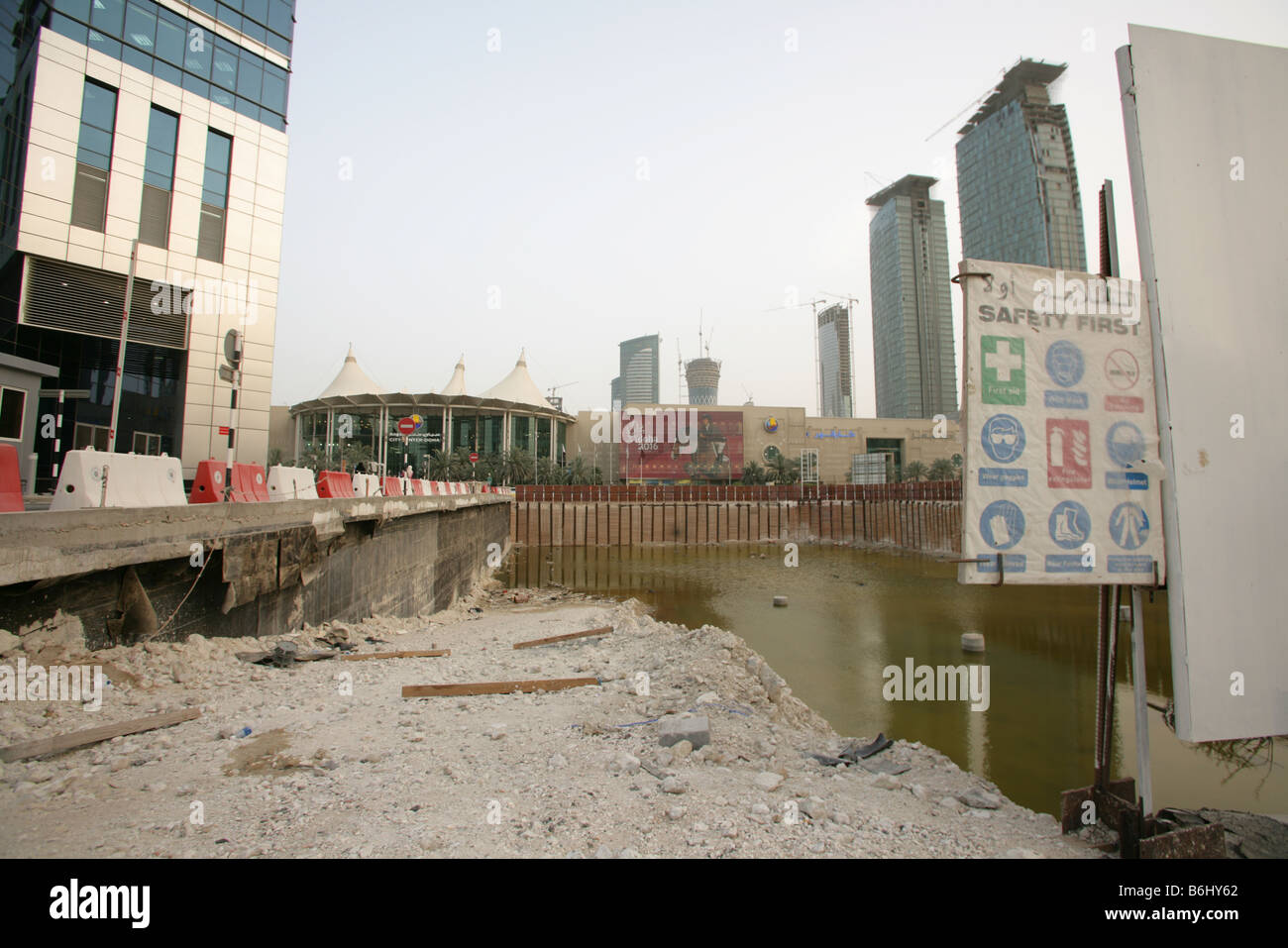 Construction project in Doha, Qatar Stock Photo - Alamy
