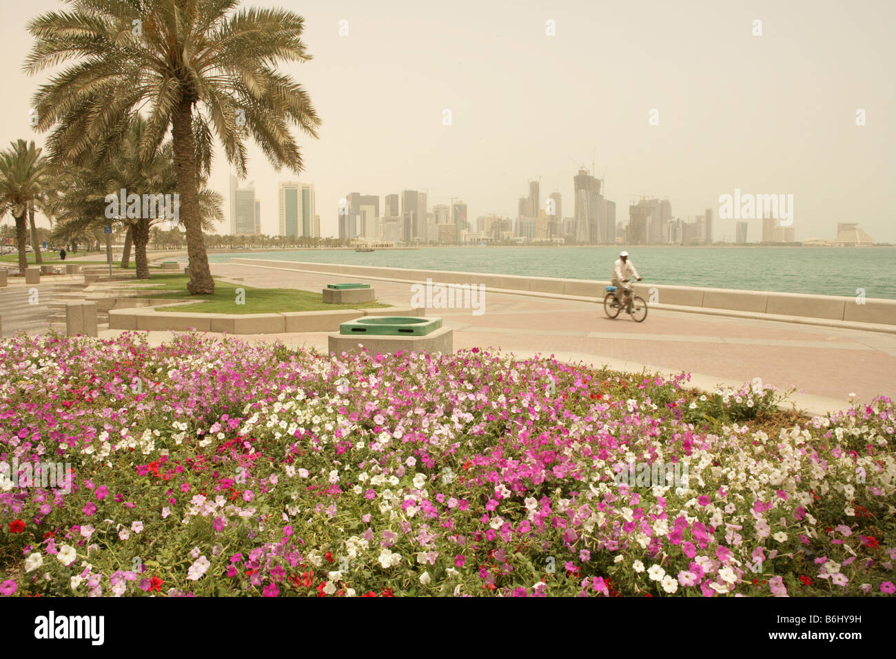 Doha corniche hi-res stock photography and images - Alamy