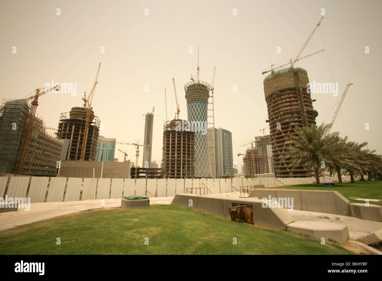 Construction of high-rise buildings in Doha, Qatar Stock Photo - Alamy