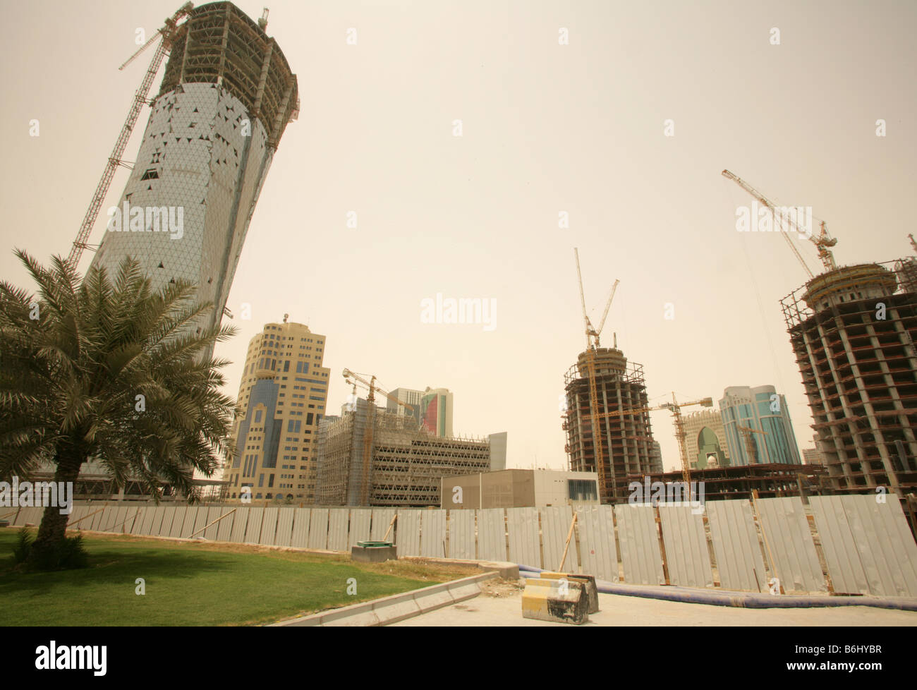 Construction of high-rise buildings in Doha, Qatar Stock Photo - Alamy
