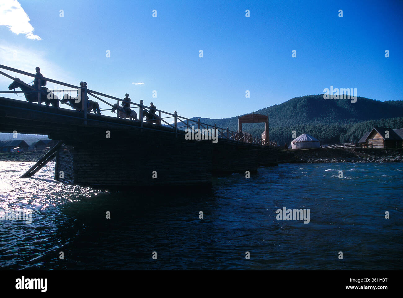 Group photograph on riverbank hi-res stock photography and images - Alamy
