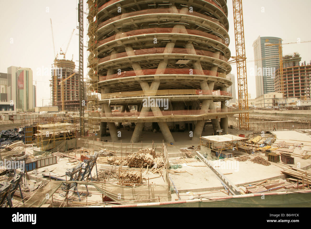 Construction of high-rise buildings in Doha, Qatar Stock Photo - Alamy
