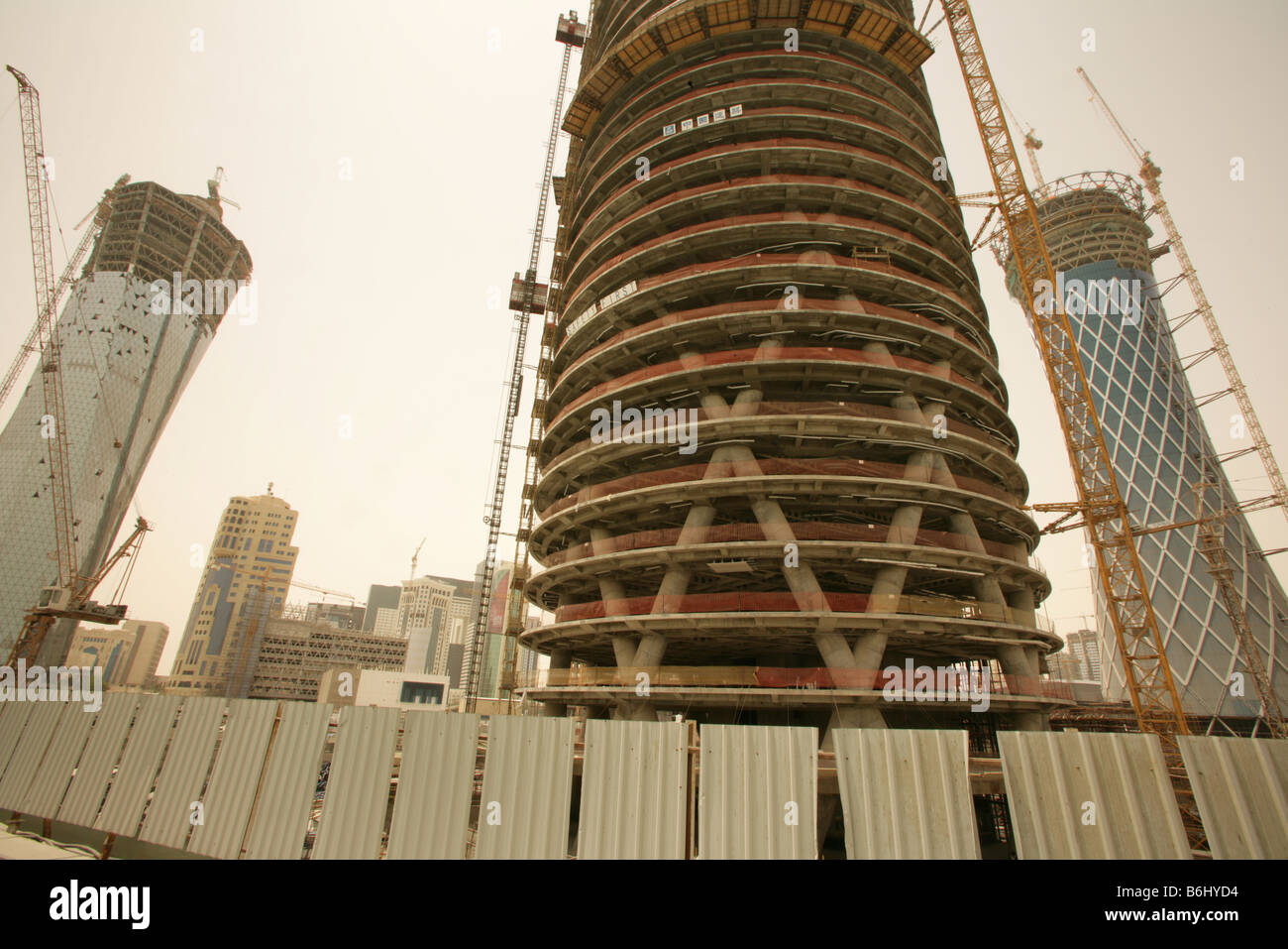 Construction of high-rise buildings in Doha, Qatar Stock Photo - Alamy