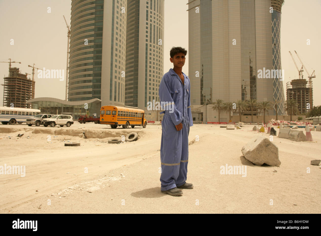 Middle east construction worker hi-res stock photography and images - Alamy