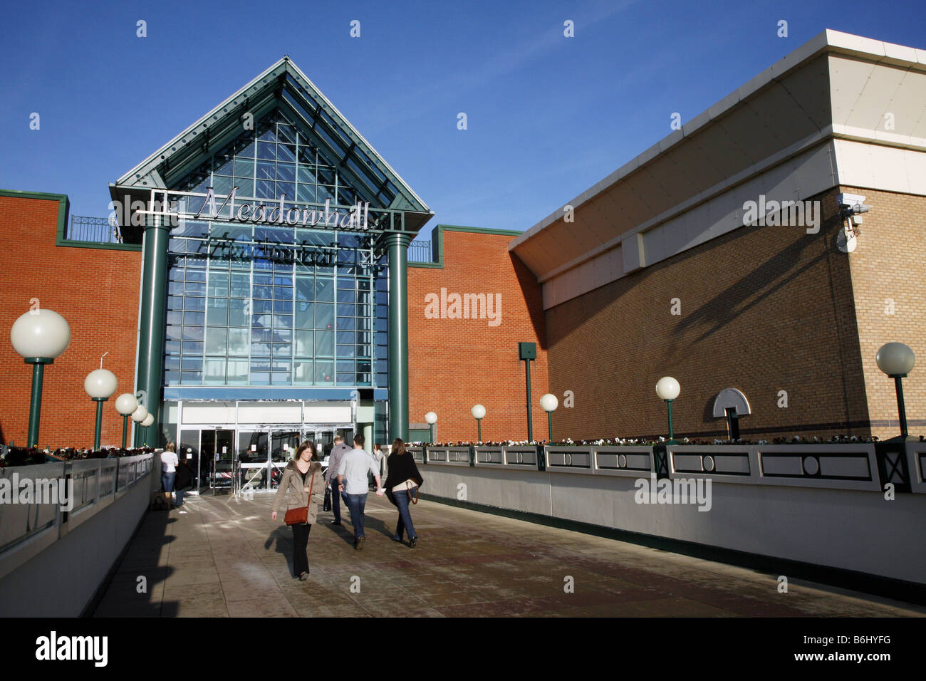 Meadowhall shopping centre in sheffield hi-res stock photography and ...