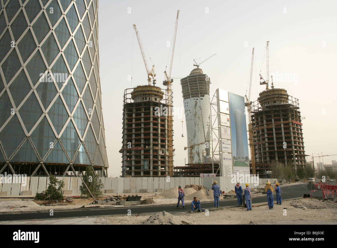 Construction sites in qatar hi-res stock photography and images - Alamy
