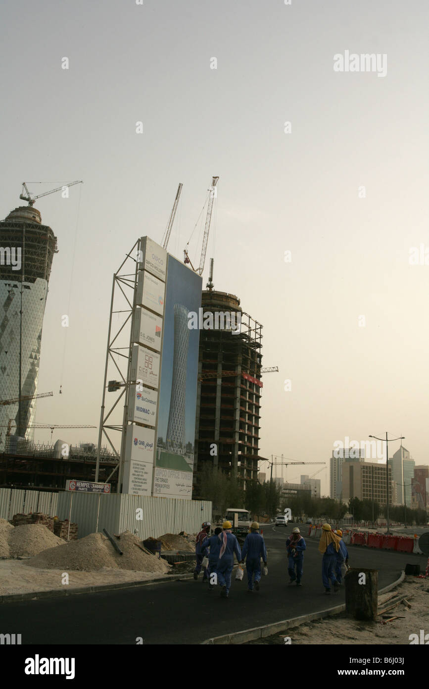 Construction workers in Doha, Qatar Stock Photo - Alamy