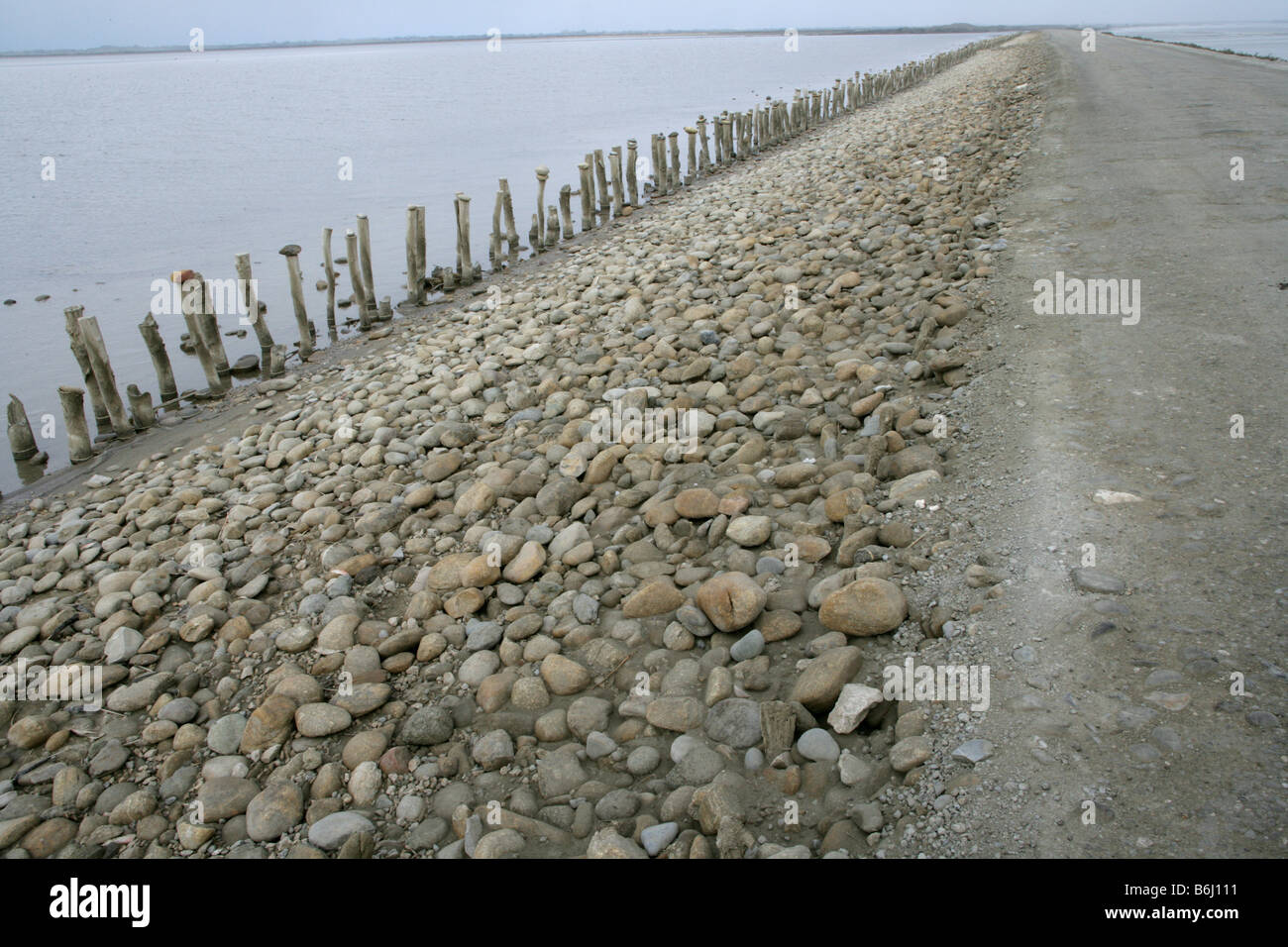 Sea defence coastal erosion south coast coastal erosion hi-res stock ...