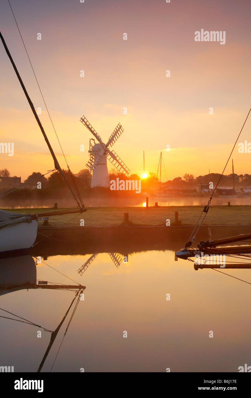 Thurne Windmill at sunrise on the Norfolk Broads Stock Photo - Alamy