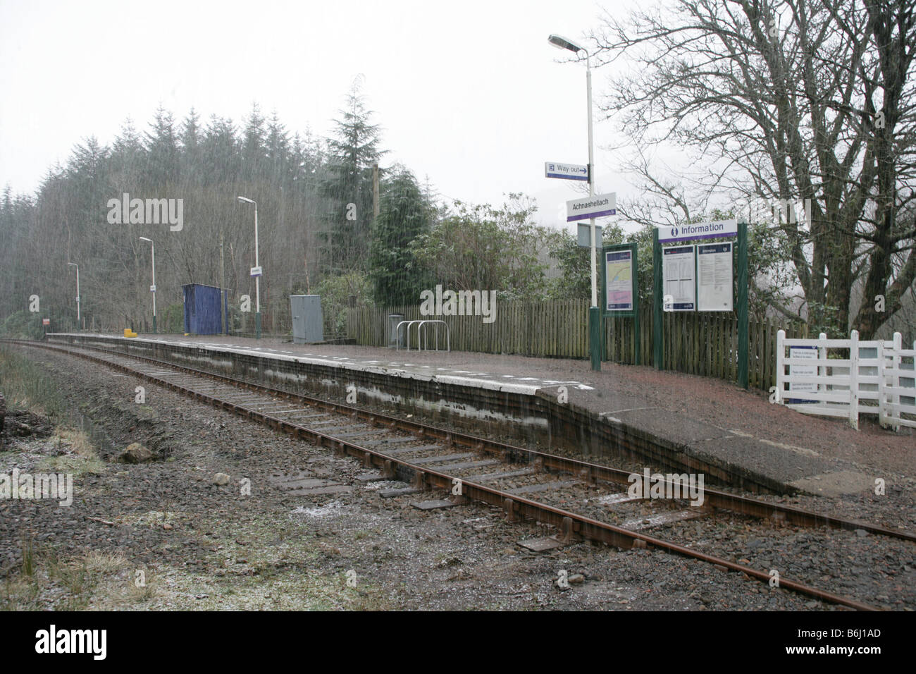 Empty railway platform at Achnashellach railway station, Wester Ross ...
