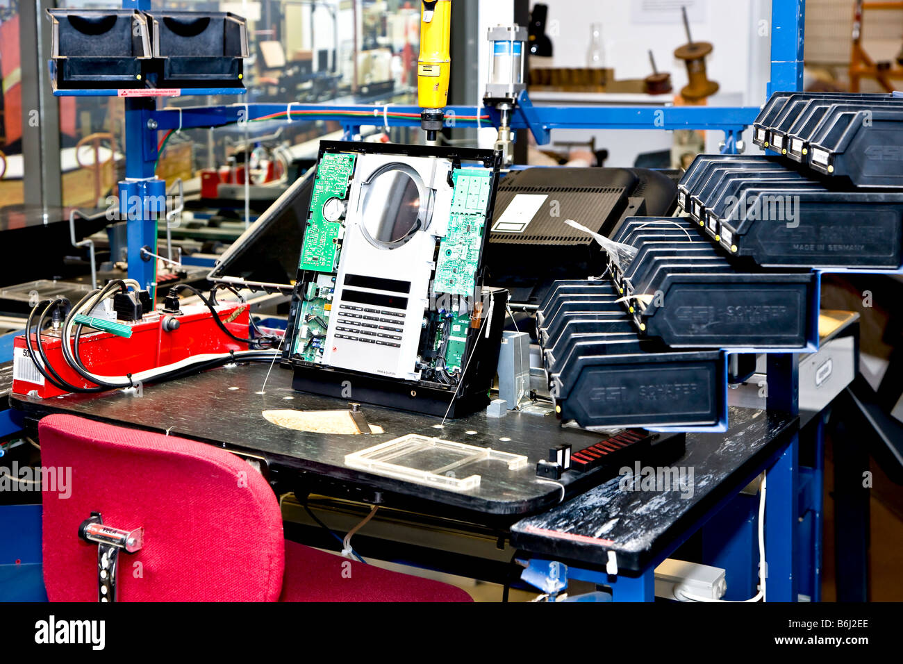 Electronics assembly hi-res stock photography and images - Alamy