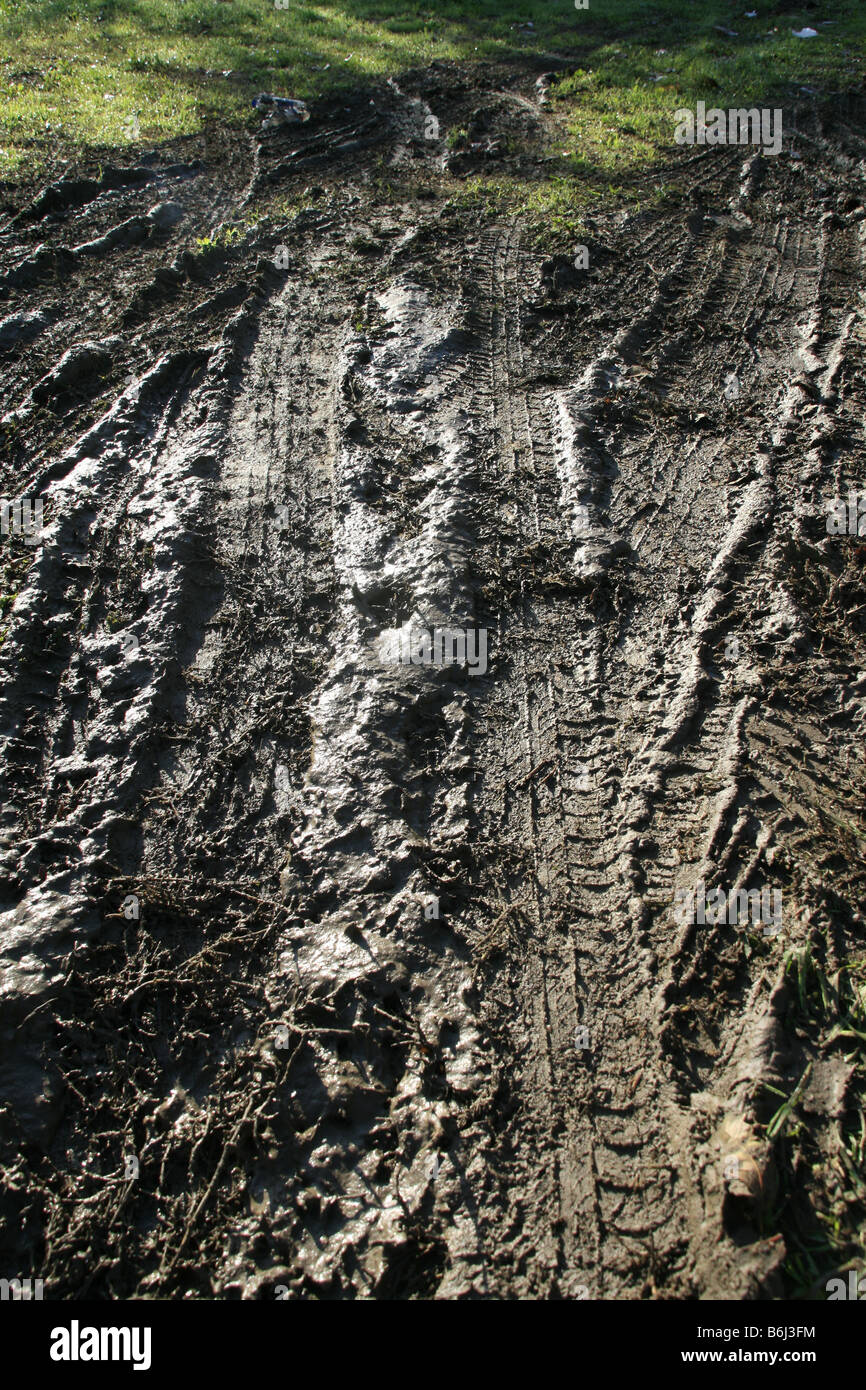 Tyre tracks crossing in mud hi-res stock photography and images - Alamy