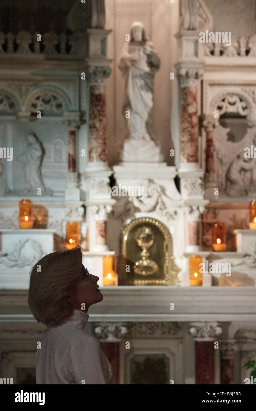 Altar stands hi-res stock photography and images - Alamy