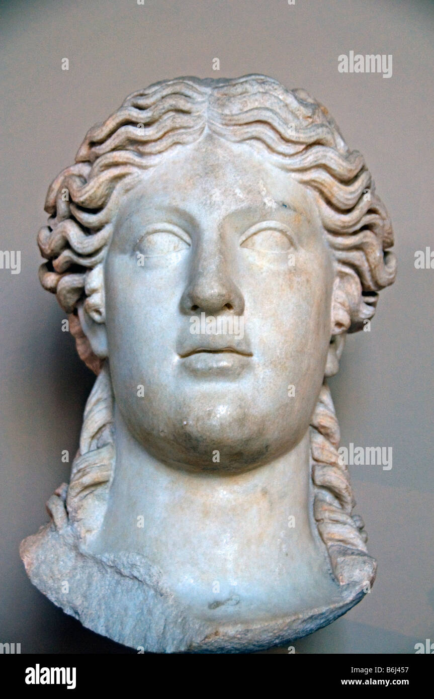 Aphrodite goddess of love hi-res stock photography and images - Alamy