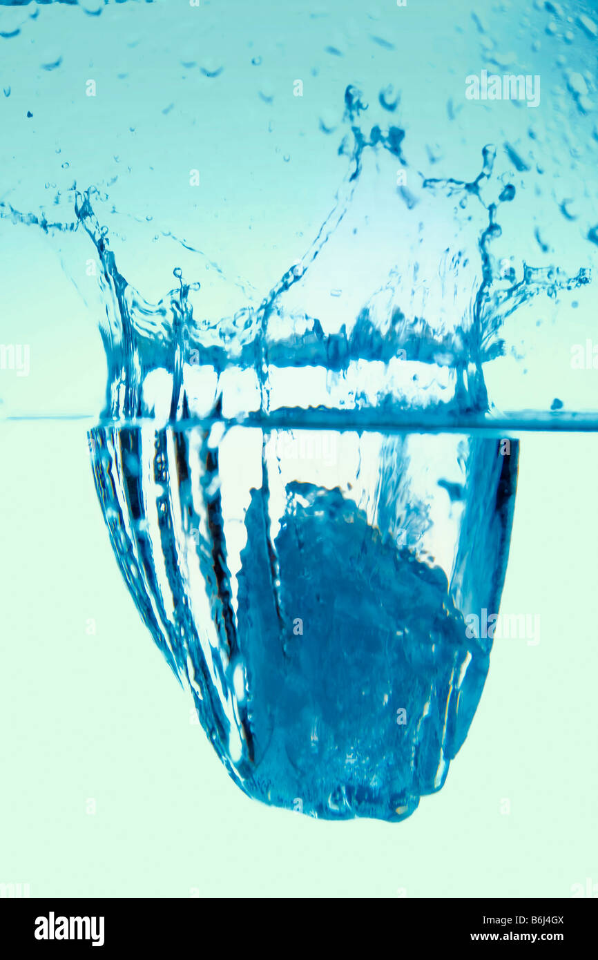 ICE CUBE SPLASHING INTO WATER Stock Photo - Alamy