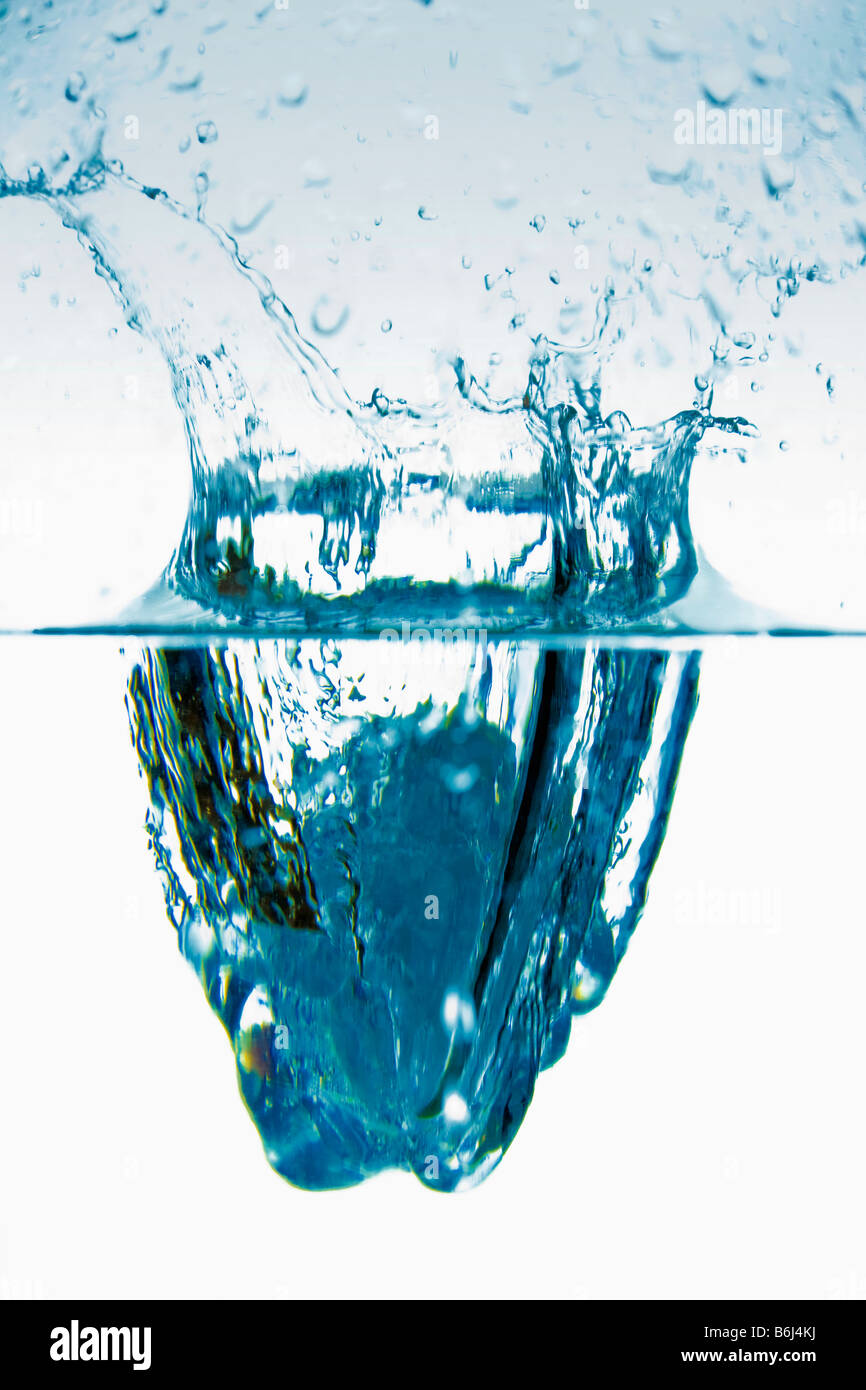 ICE CUBE SPLASHING INTO WATER Stock Photo - Alamy